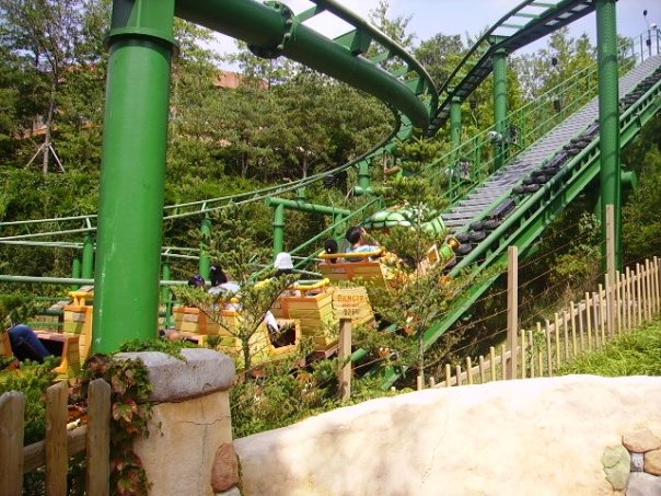 everland kids roller coaster – Aussie on the Road