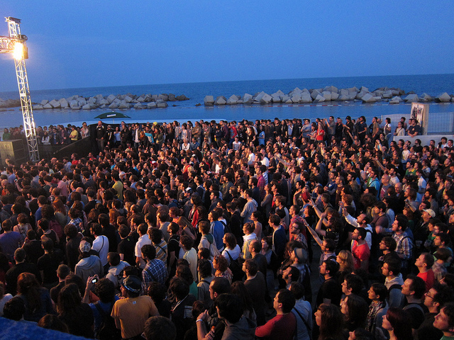 crowd at primavera sound – Aussie on the Road