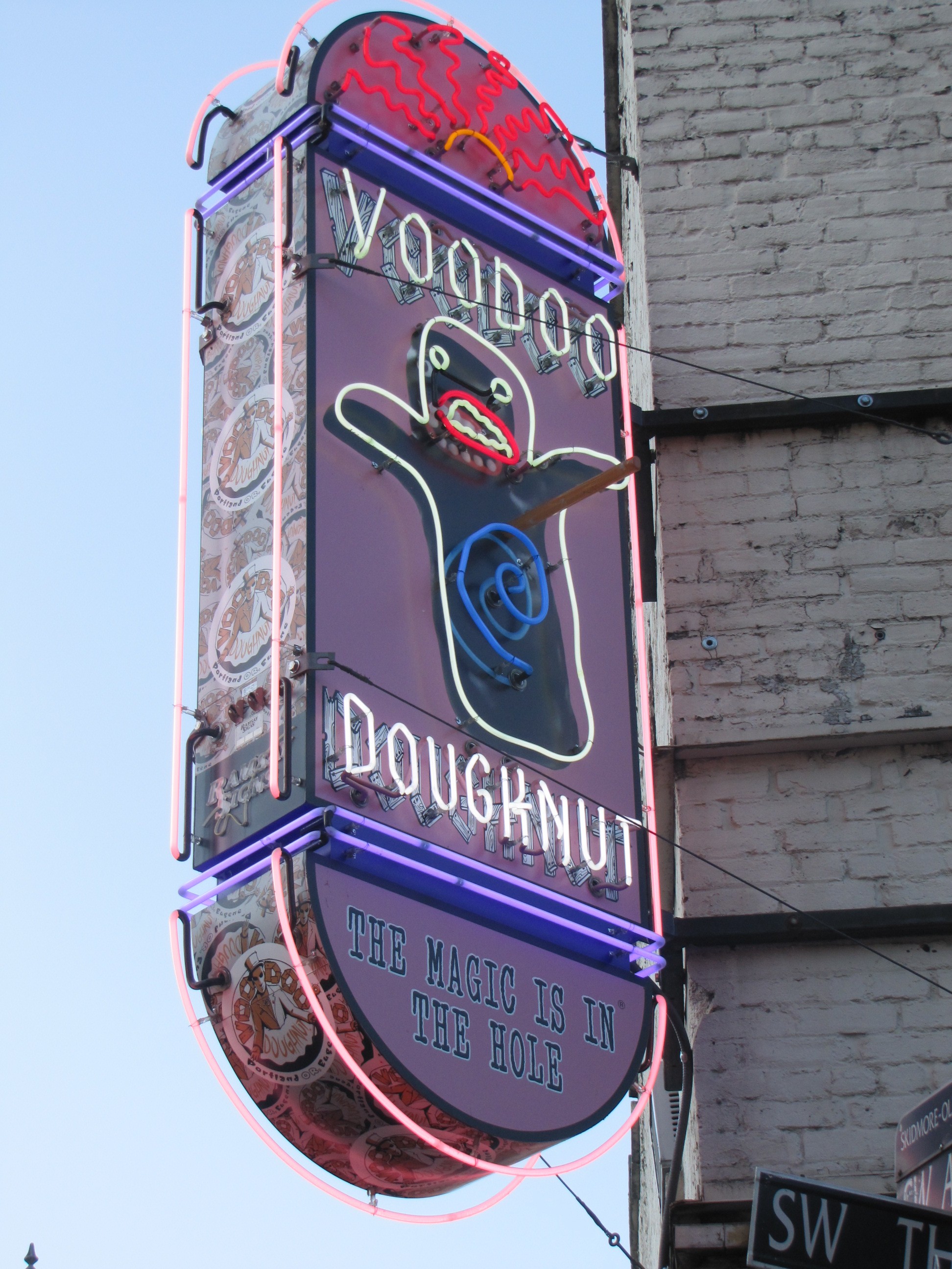 voodoo donuts – Aussie on the Road