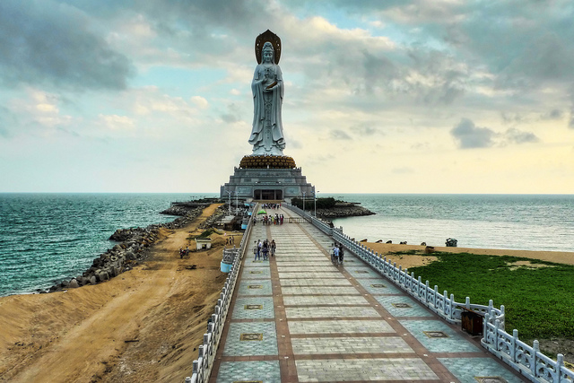 17. Sanya nanshan temple – Aussie on the Road